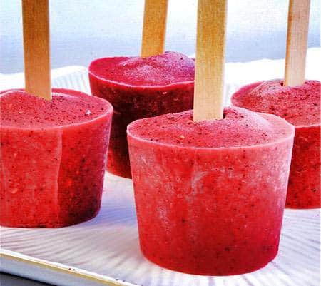 Healthy Homemade Berry Delicious Pops | Shedoesthecity