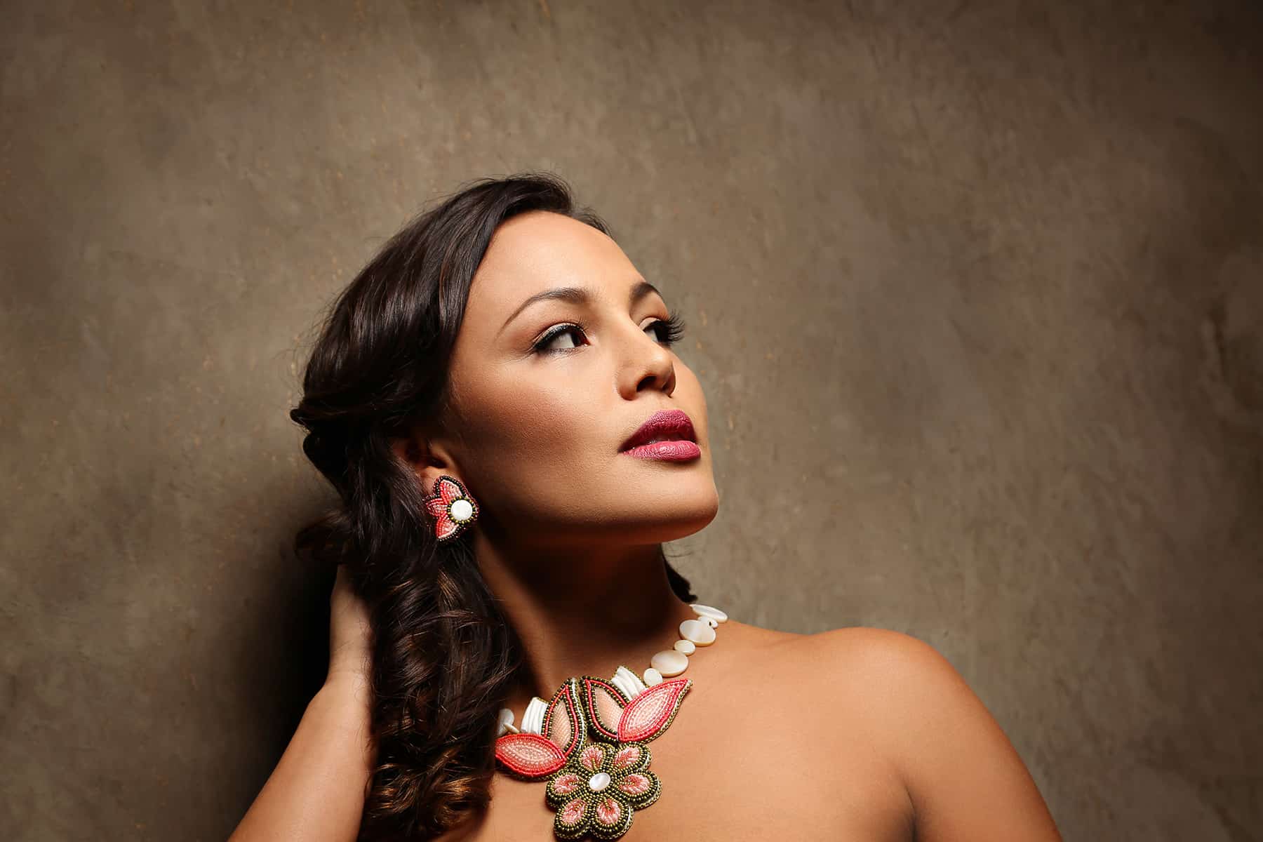 Inside Indigenous Fashion Week Toronto: Meet Niio Perkins, Award ...